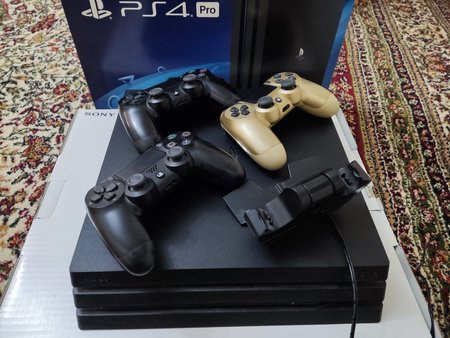 Продаётся PS4 pro 1 терабайт