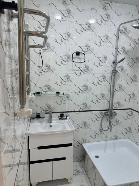 Sotiladi 2 xona 88m² skvaznoy 1 etaj