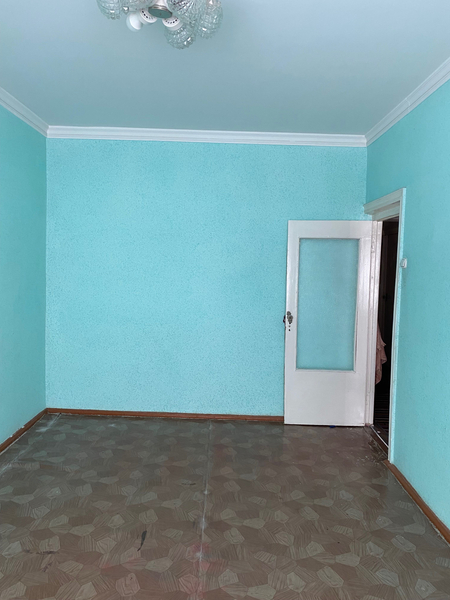 Срочна продается 3/2/5 квартира , Чиланзар 20а, ориентир масжид.
