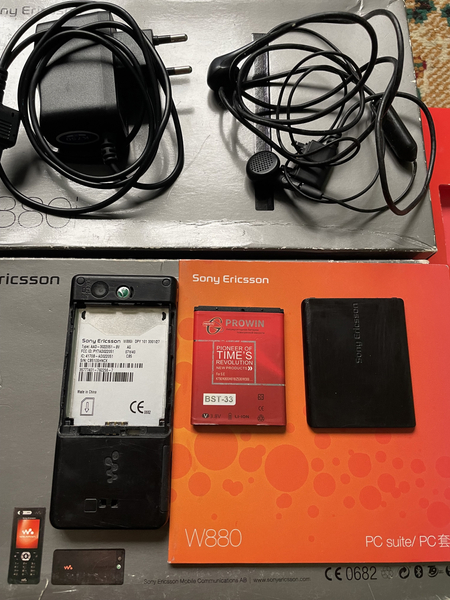 Sony Ericsson W880i edial komplekt srochniy