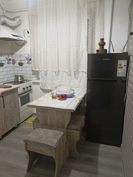 Продаеться 1 ком.кв в 1 ом мкрне на 1 этаже с ремонтом.