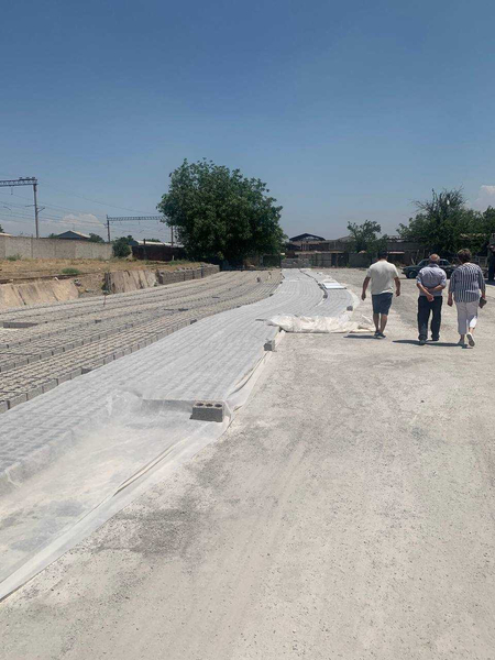 База  в Ташкенте  0.95 ГА  с ЖД веткой ( ор-р Кибрайский район )