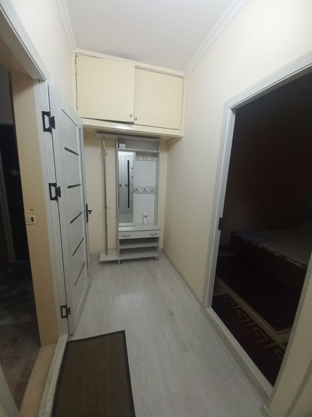 Сдаю 2ком./3/5 Юнусабад 17кв-л.12поликлиника.С ремонтом и обстановкой.