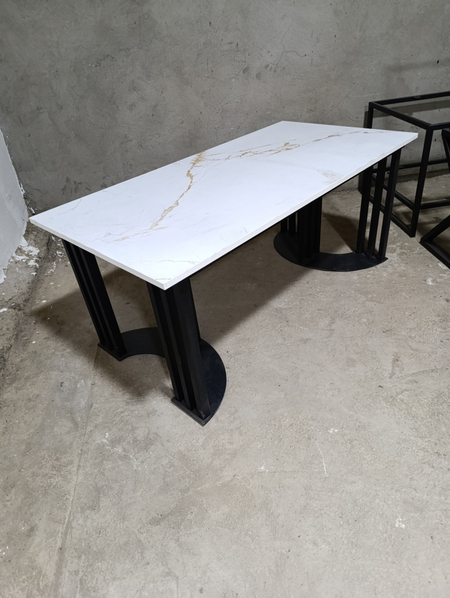 Jurnalniy stolik loft