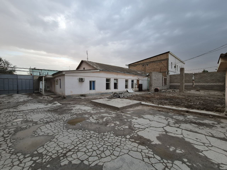 Навои юл устида 650 м2 аренда нотурар бино