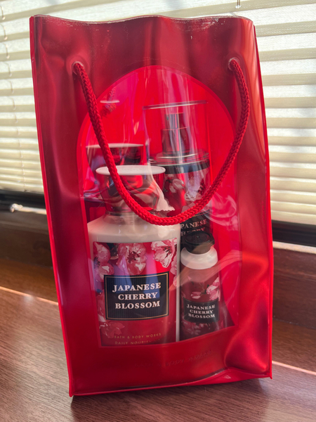Bath&body works подарочные наборы в красивой упаковке гель,спрей,лосьн