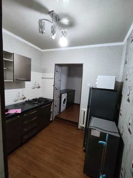 Квартира Буюк Ипак Йули 1/4/4 среднее состояние 42м2 Балкон 2х6