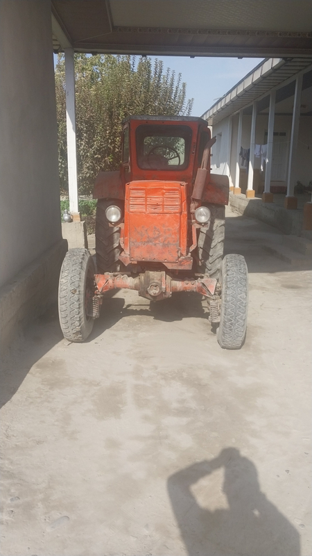 T 40 Traktor sotiladi