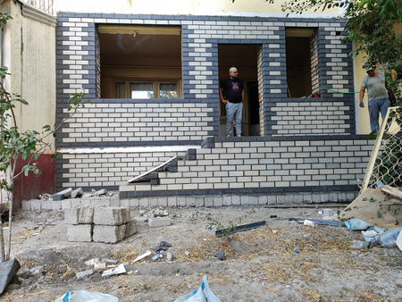 Кладка облицовочный кирпича на балкон забора перегородки g'isht terami