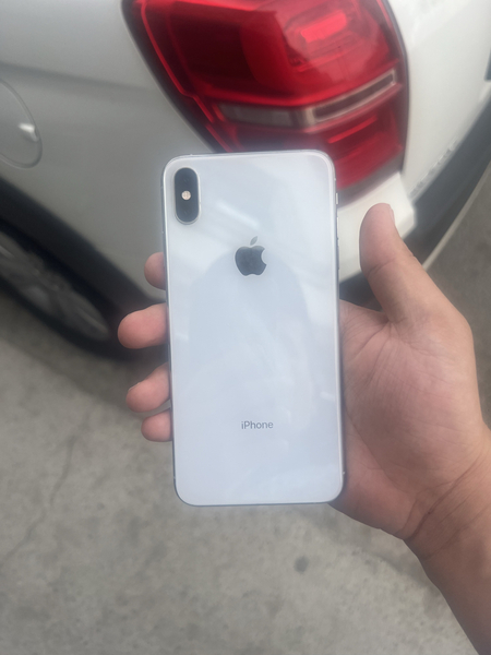 Iphone x max xotira 64 gb..xolati alo darajada korobka dokument bor
