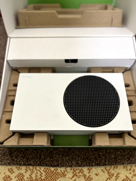 Срочно продаю Xbox Series S (на запчасти)