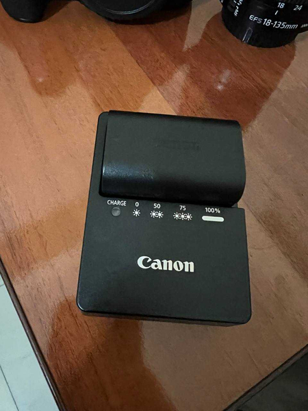 Фотокамера Canon 700