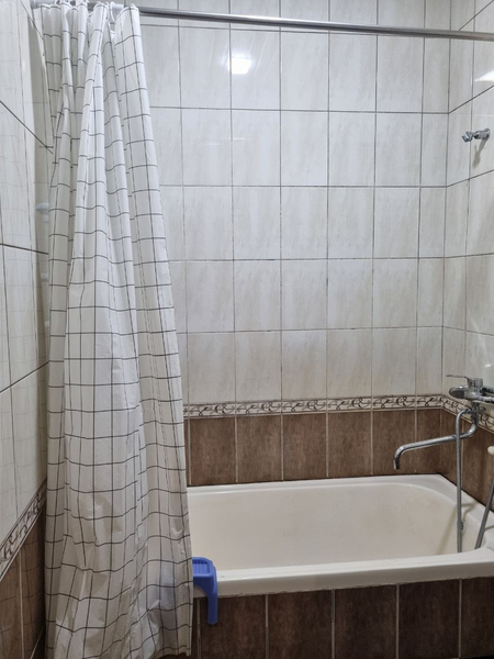 Farhod bozori yaqinida Autlet dokini yonidaArendaga 2 xonali uy berila