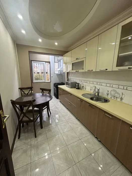 #150 Сдаётся  3/6/9  Алайский базар, 17 школа.Спокойный двор. Метро