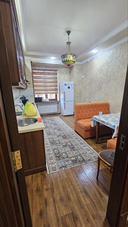 Golden House Bel tepa kvartira sotiladi