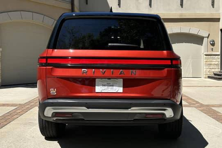 Rivian R1S,  Red Canyon Cars