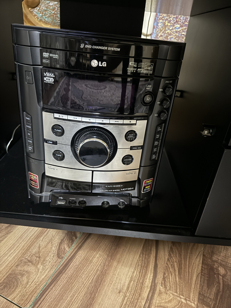 LG Muzikalni sentr