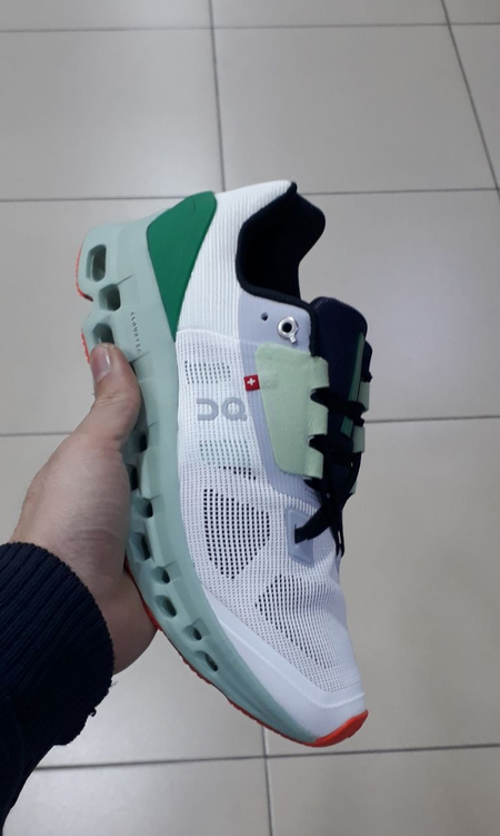 Кроссовки nike очень хорошо удобная