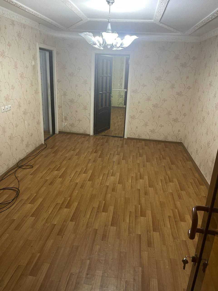 Срочно продам 3ком квартиру рядом с выходом метро Буюк ипак йули