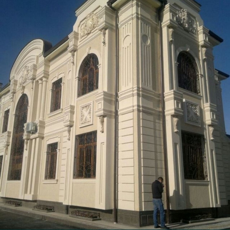 Sokl. Travertin tosh. Bruchatka. Цоколь . Травертин тош