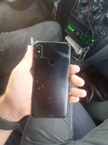 REDMI not 6 pro 2018год памят 4/64..