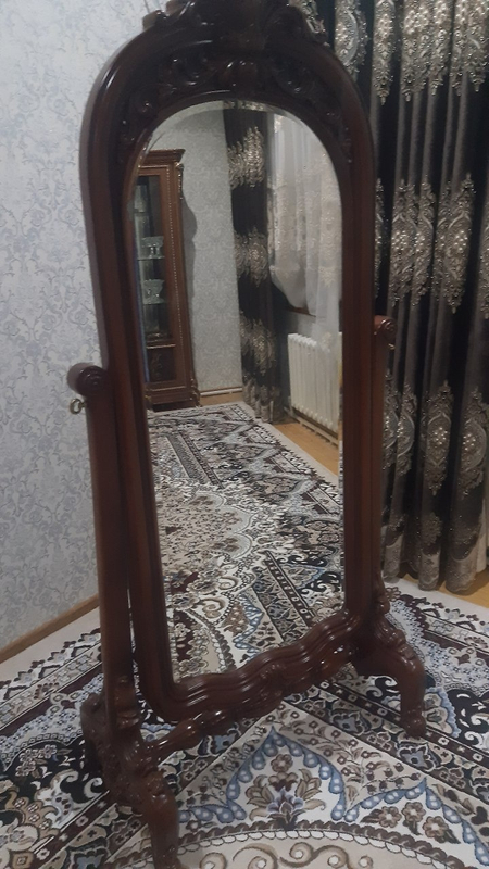 Продаётся стоячий зеркало
