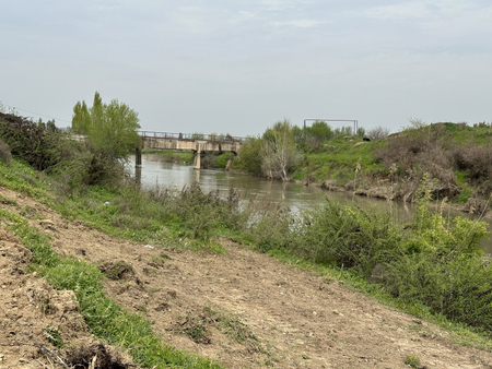 Сдается или СП помещение Янгиюльский район,колх Турсункулова 2000кв2