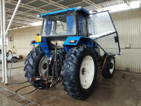 Трактор NEW HOLLAND 130