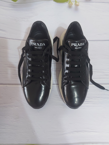 Продам оригинальные кожаные кроссовки Prada, 38 размер
