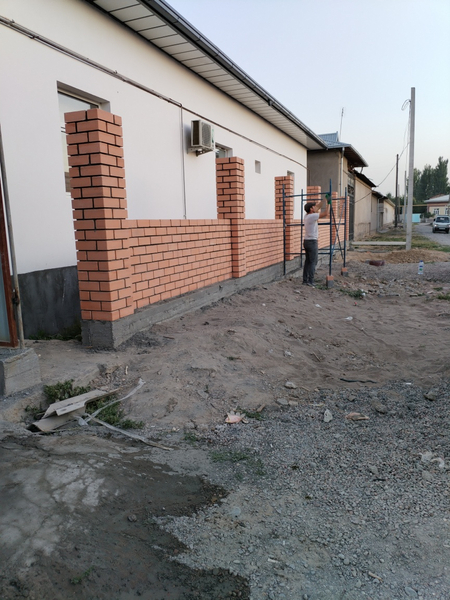 Кладка кирпичей балкона Решётки, Казырёк