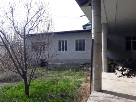 6 sutiqli qurib bitqazilmagan hovli sotiladi