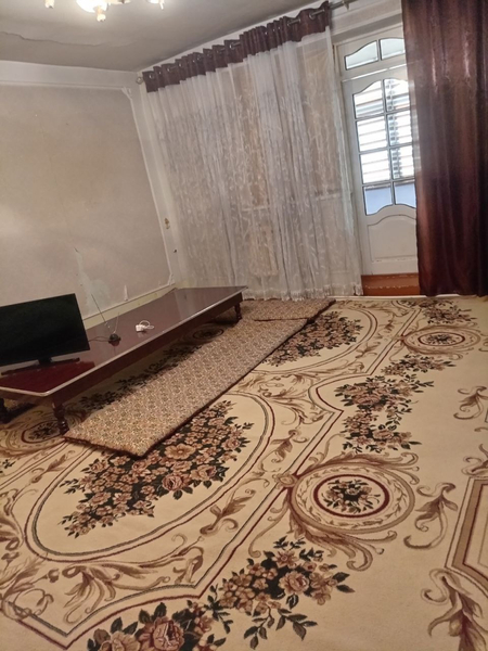 Terakzorda 3 xonalik uy sotiladi