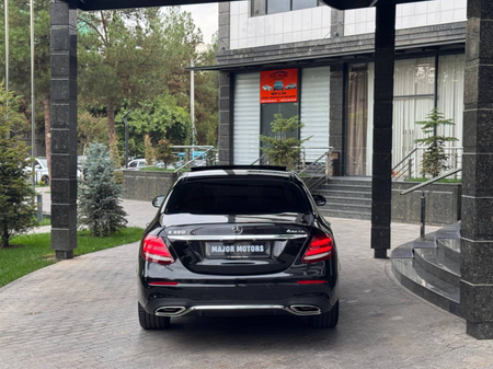 Mercedes-Benz E200 4MATIC