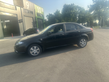 Прдается ласетти черный