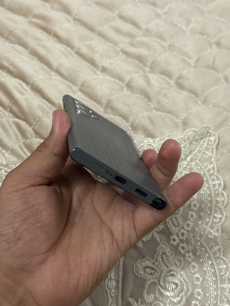 Samsung Galaxy S22 Ultra sotiladi