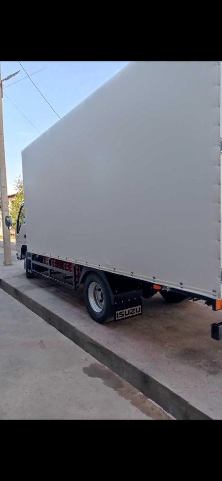 Isuzu 5 tonnali sotiladi 2020 yil 86 000 km yurgan Gaz bor