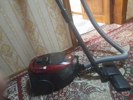Пылесос почти новый