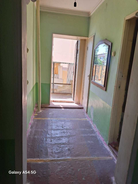 Срочно продается квартира Галерейного типа 1/3/4 Тансикбаев 42 м2  бул