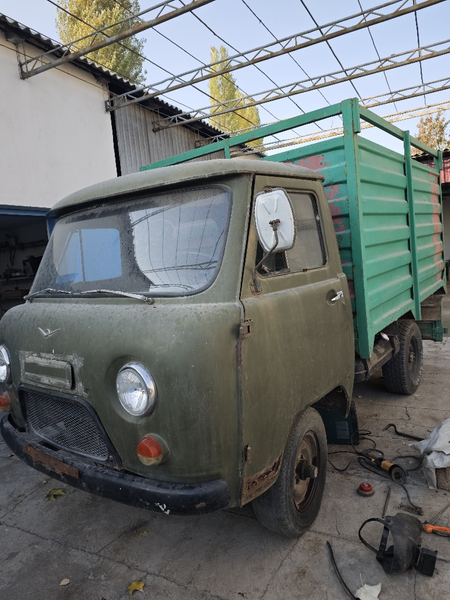 УАЗ бортовой, с тентом