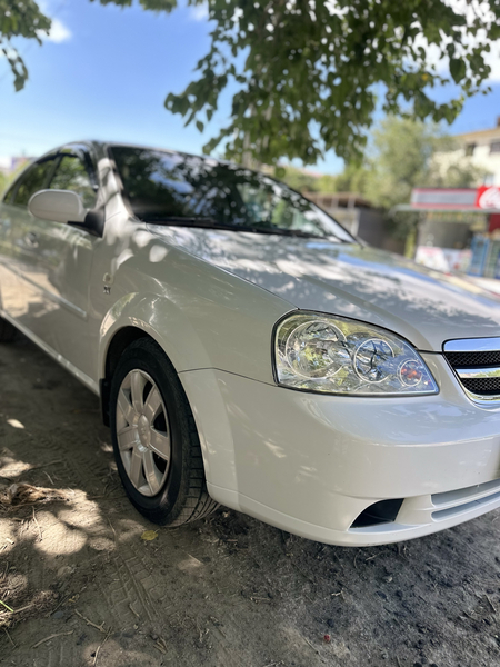 Lacetti машинаси сотилади