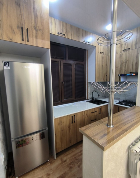 .Продам 2х3комнатную 1этаж евроремонт с мебельтехникой Ц квартал Чилан