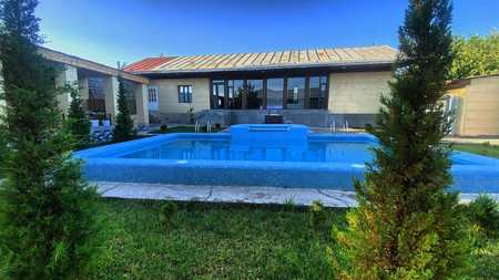 Oqtosh Dacha small HiTech