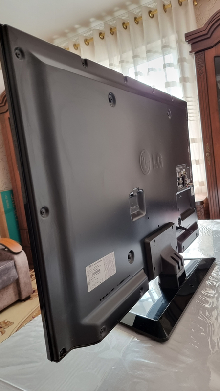 Продам 3D телевизор LG 200 Герц
