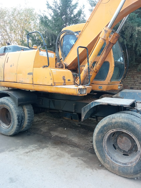 Экскаватор HYUNDAI 1300w\\nГод выпуска 2003.