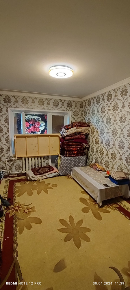 Продается Одна комнатная на Ахмад Югнаки (Ориентир 120 Школа)