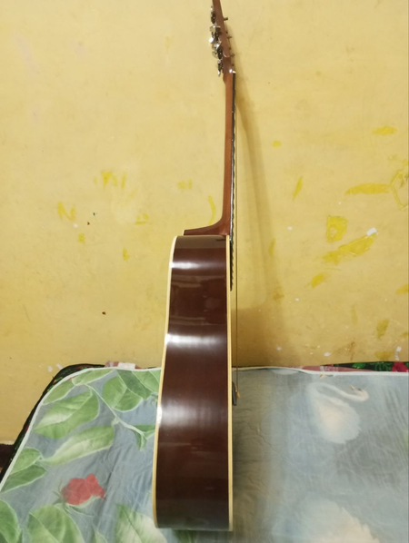 Yangi gitara 6 simlik