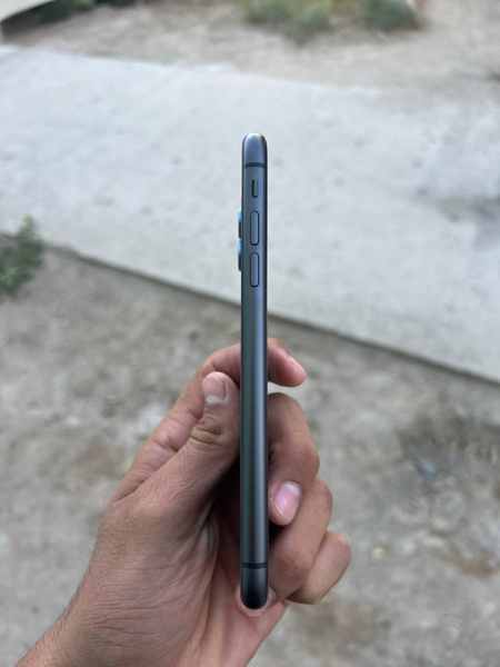 iPhone 11 sotiladi ishlashiga gap yoʻq narxi 3 mln 990 ming kelishamiz