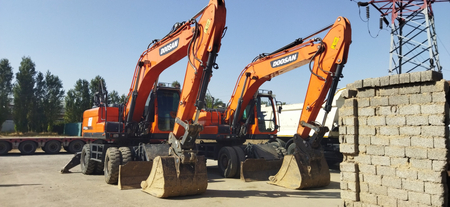 Хар хил турдаги екскаваторлар хизмати.Hyundai 55,Hyundai 140,Dossan190