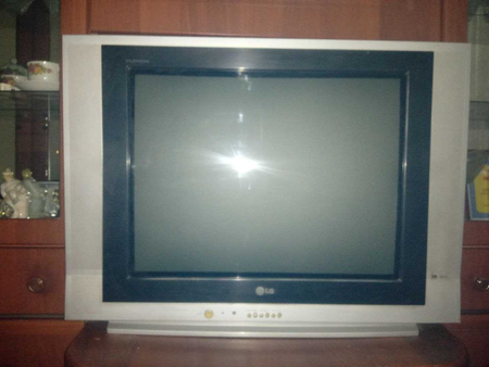 Телевизор LG 72 экран тюнери билан