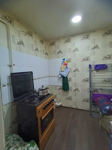 Чиланзар -6 кв-л 2/1/4 балкон 2х6